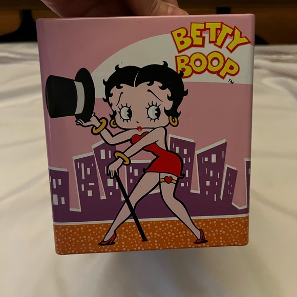 Betty Boop | Other | Betty Boop Tissue Box Cover In Excellent Condition ...